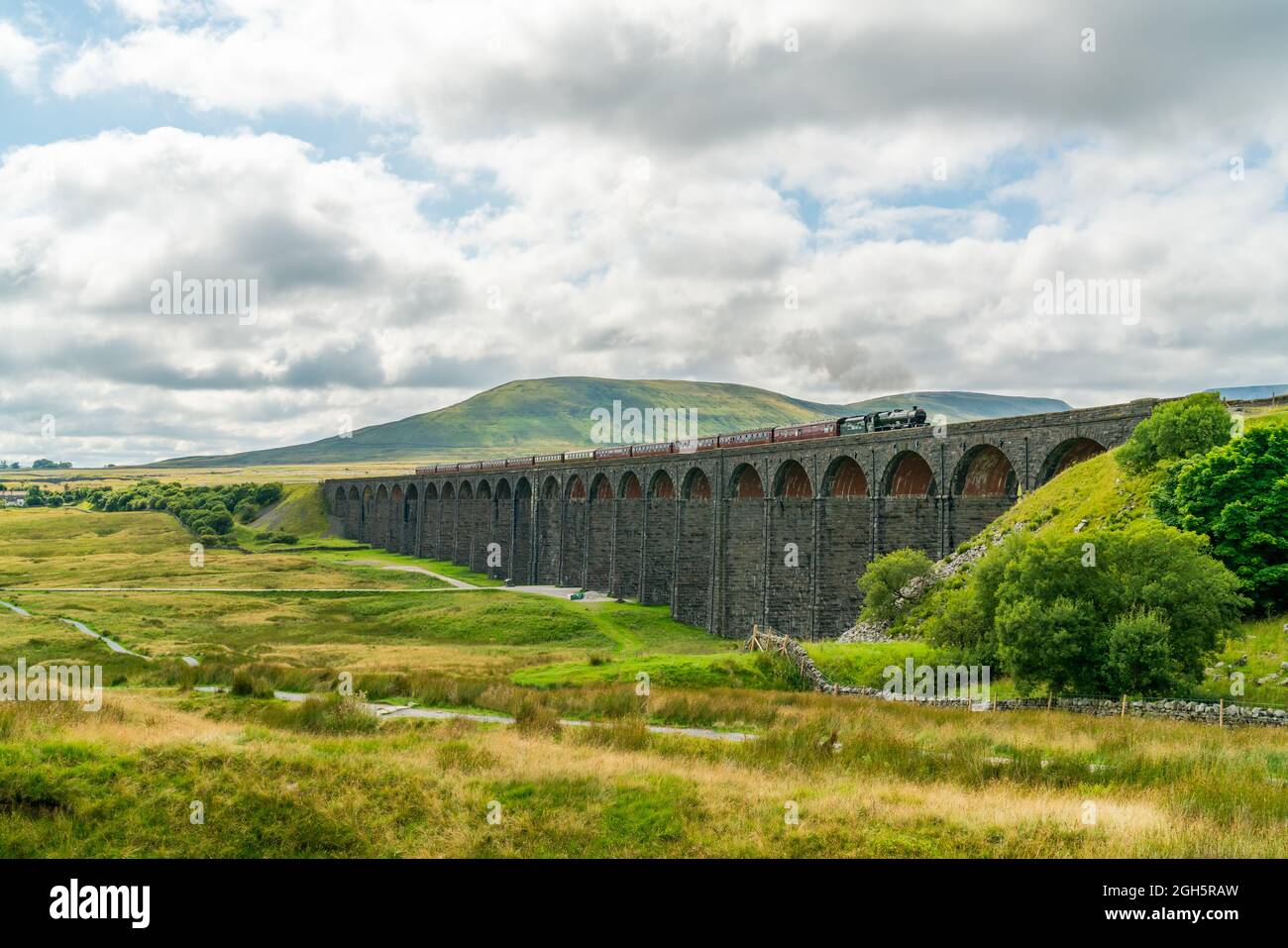 View of Ribblehead Viaduct (or Batty Moss Viaduct) with steam train in ...