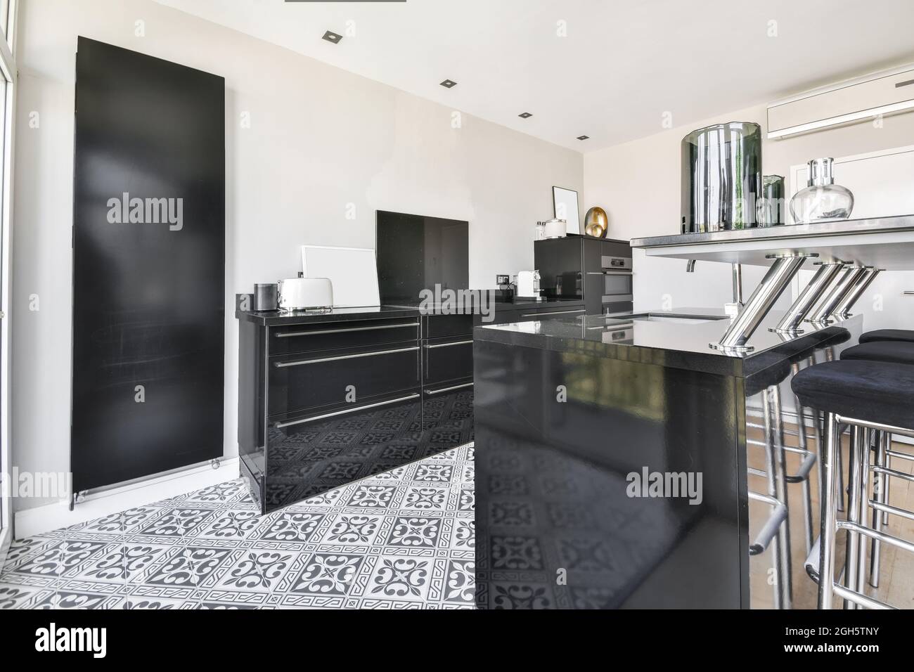 Large tiles open plan kitchen hi-res stock photography and images - Alamy
