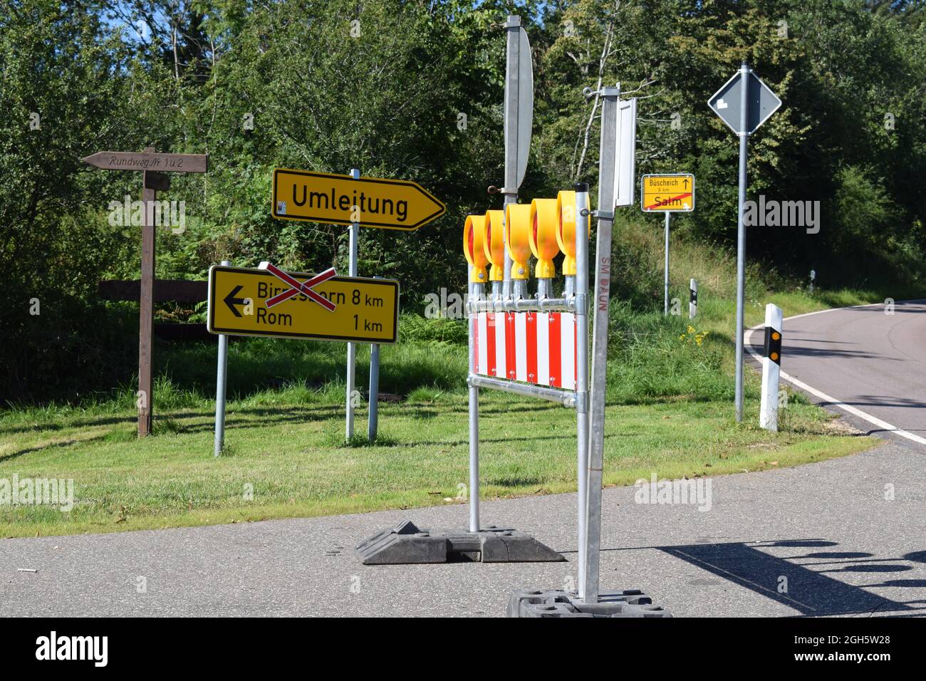 blocked road, only open until Rom Stock Photo - Alamy