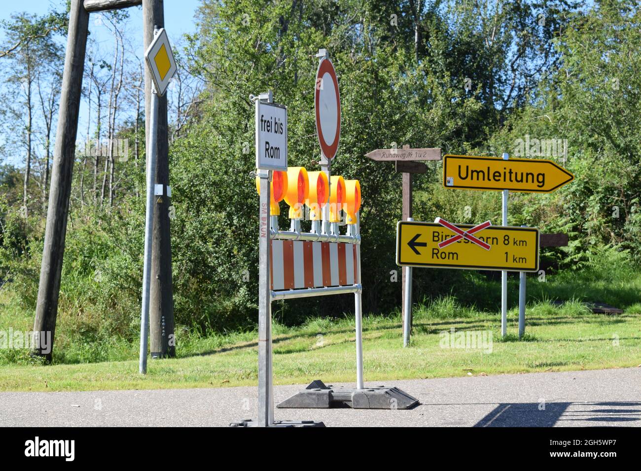 blocked road, only open until Rom Stock Photo - Alamy