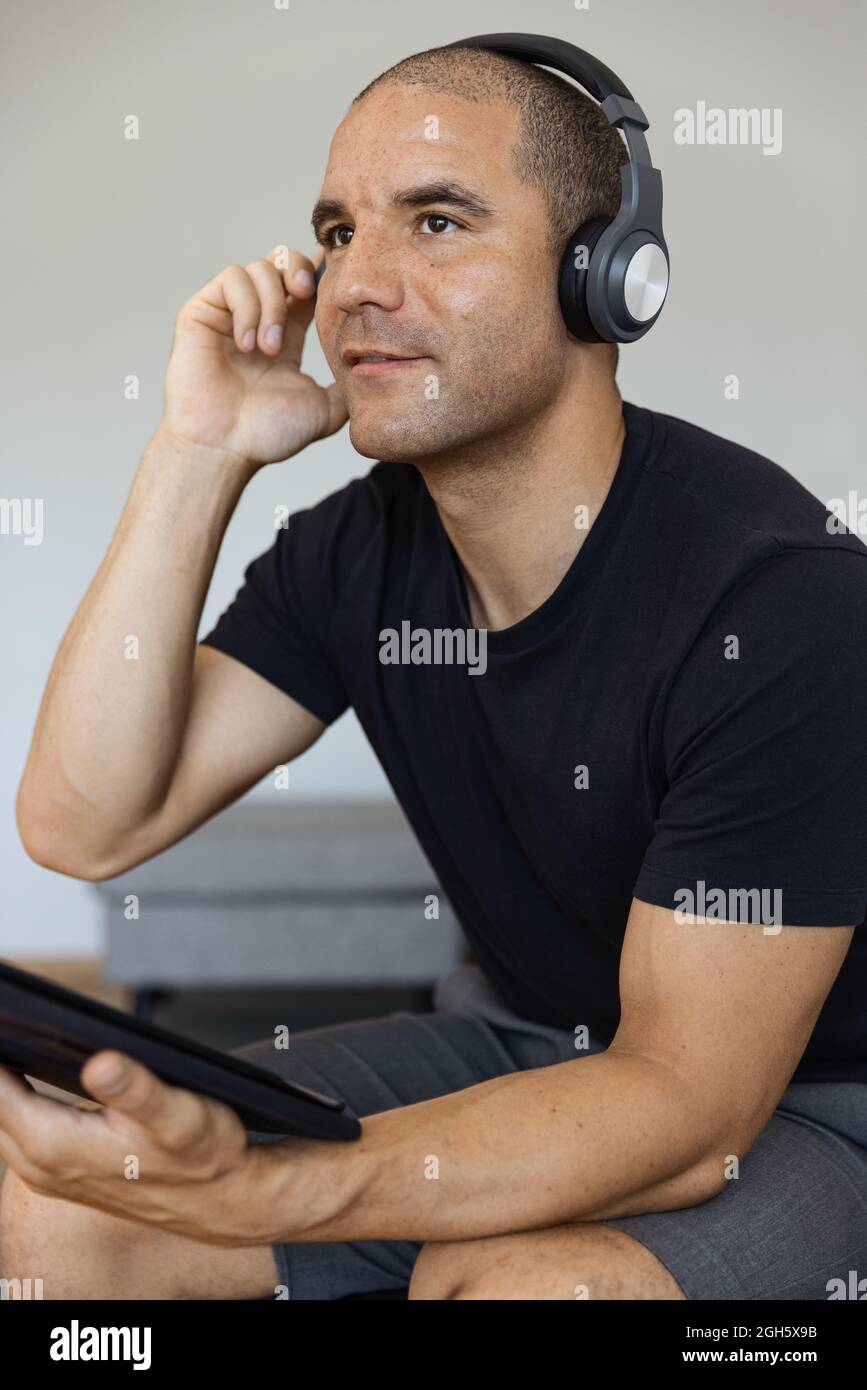 Crop anonymous male painter mixing paints with brush using watercolor ...