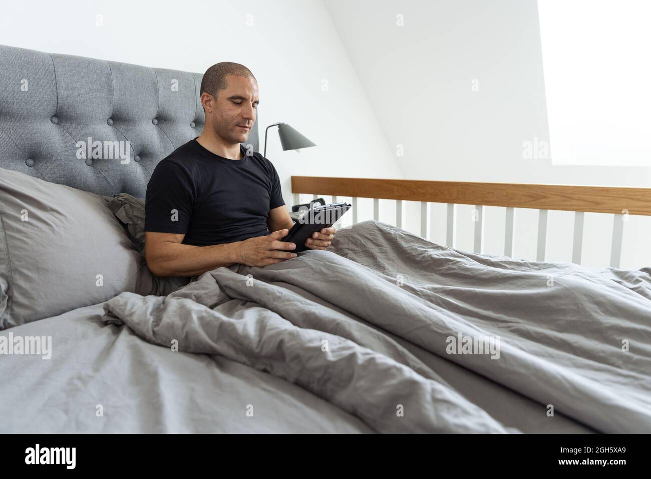 Inverted pigeon pose hi-res stock photography and images - Alamy