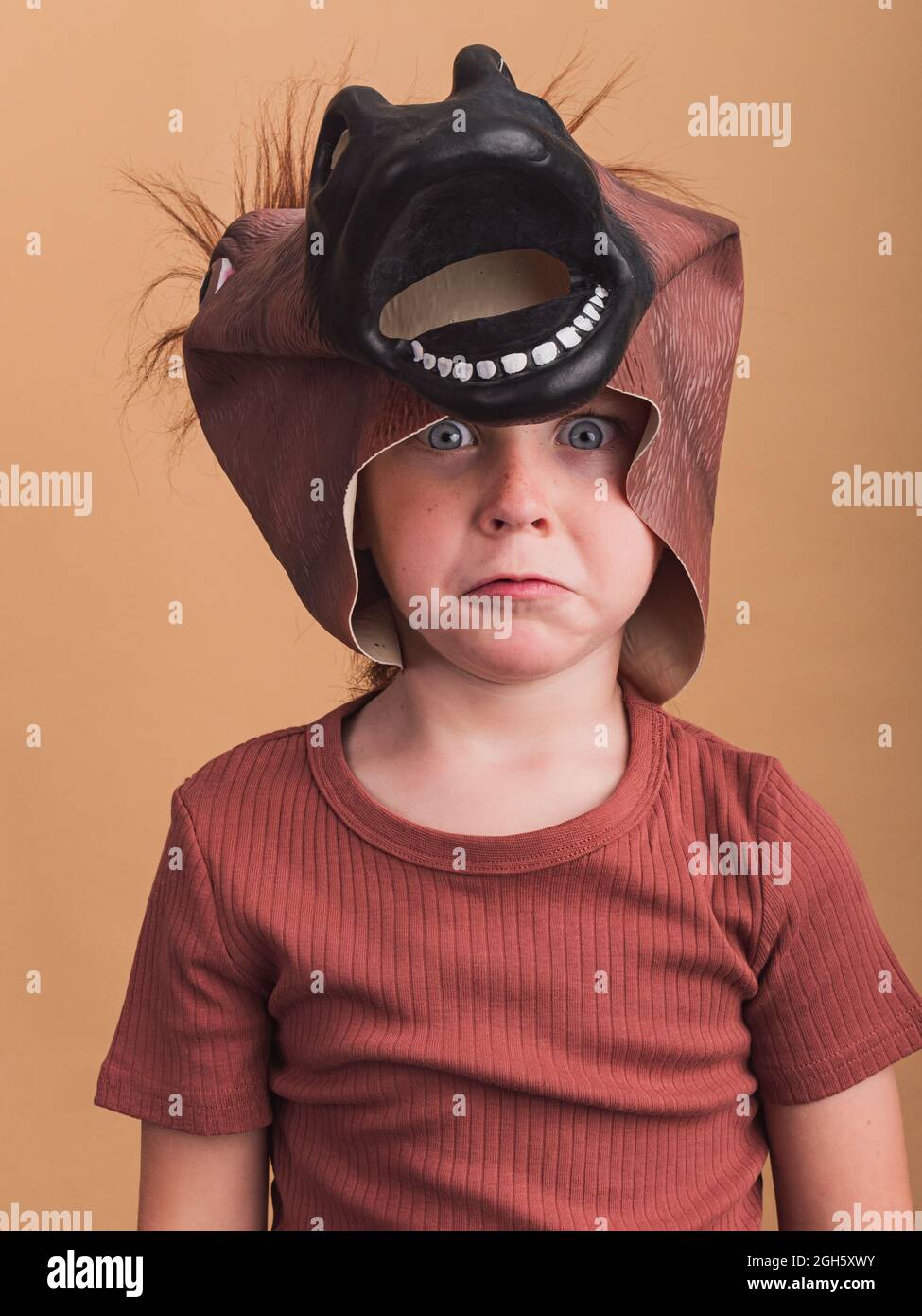 Scared kid and horse hi-res stock photography and images - Alamy