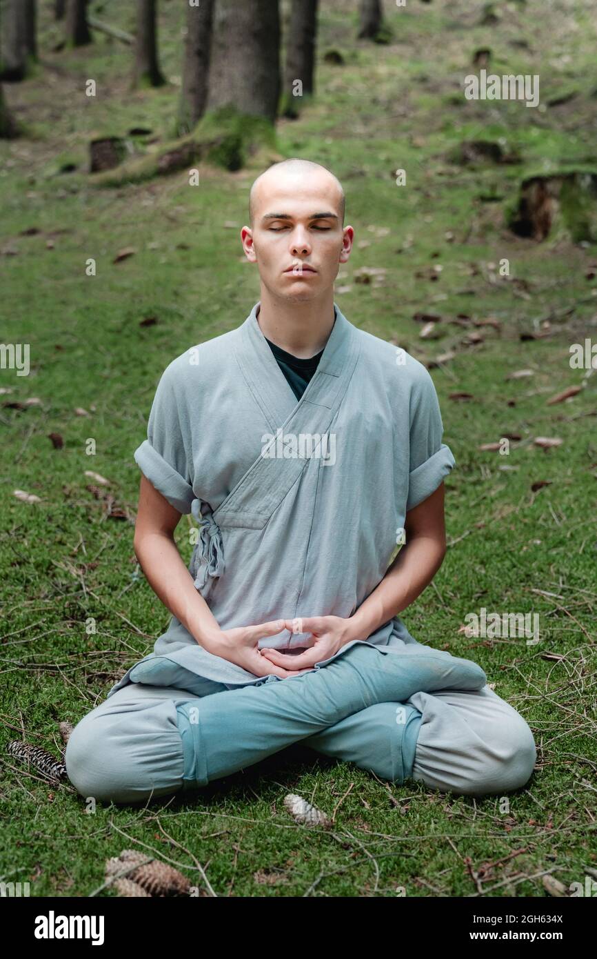Zen monk sitting hi-res stock photography and images - Alamy