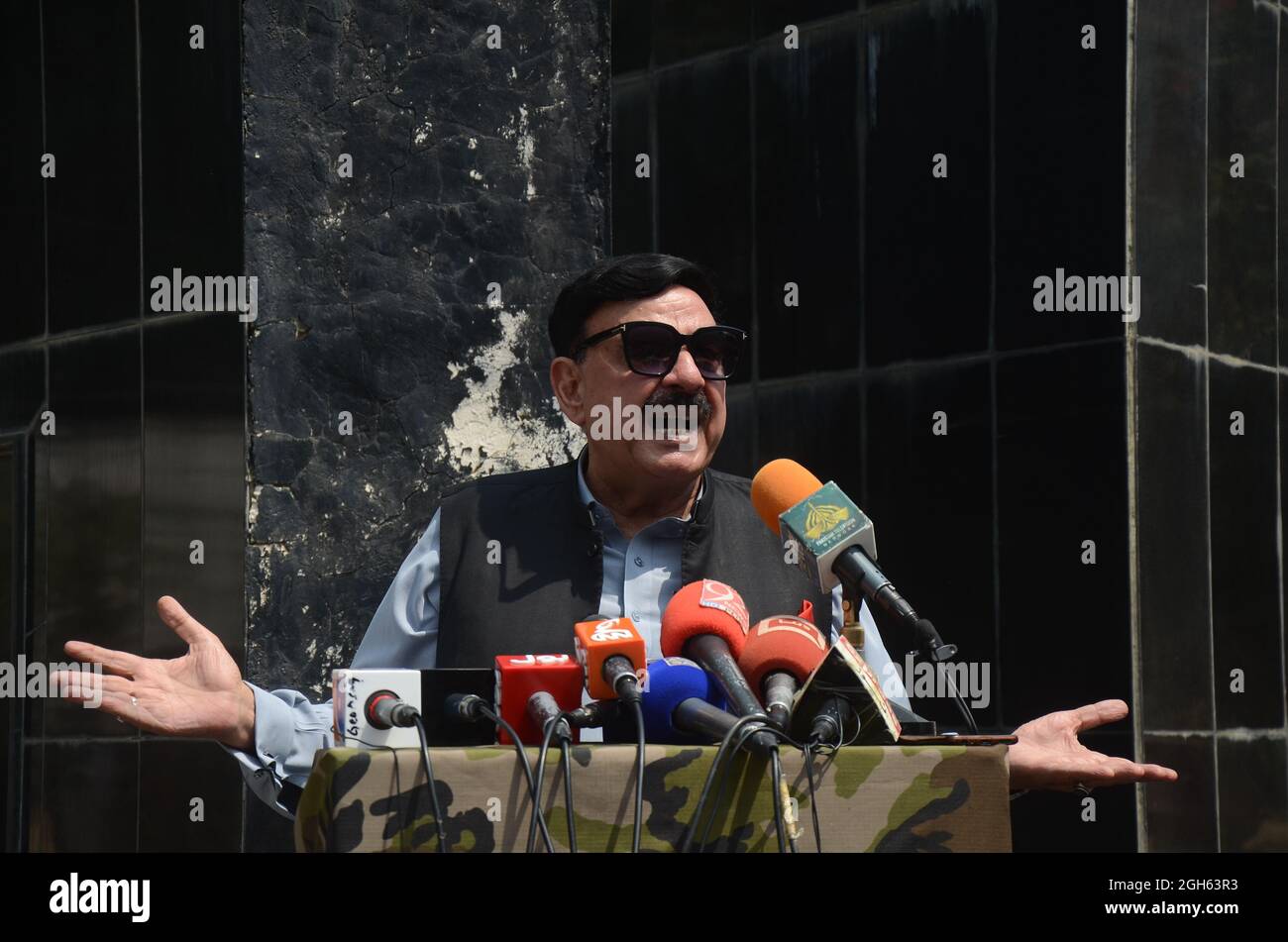 Federal Interior Minister Sheikh Rashid paid a visit to Torkham Border ...