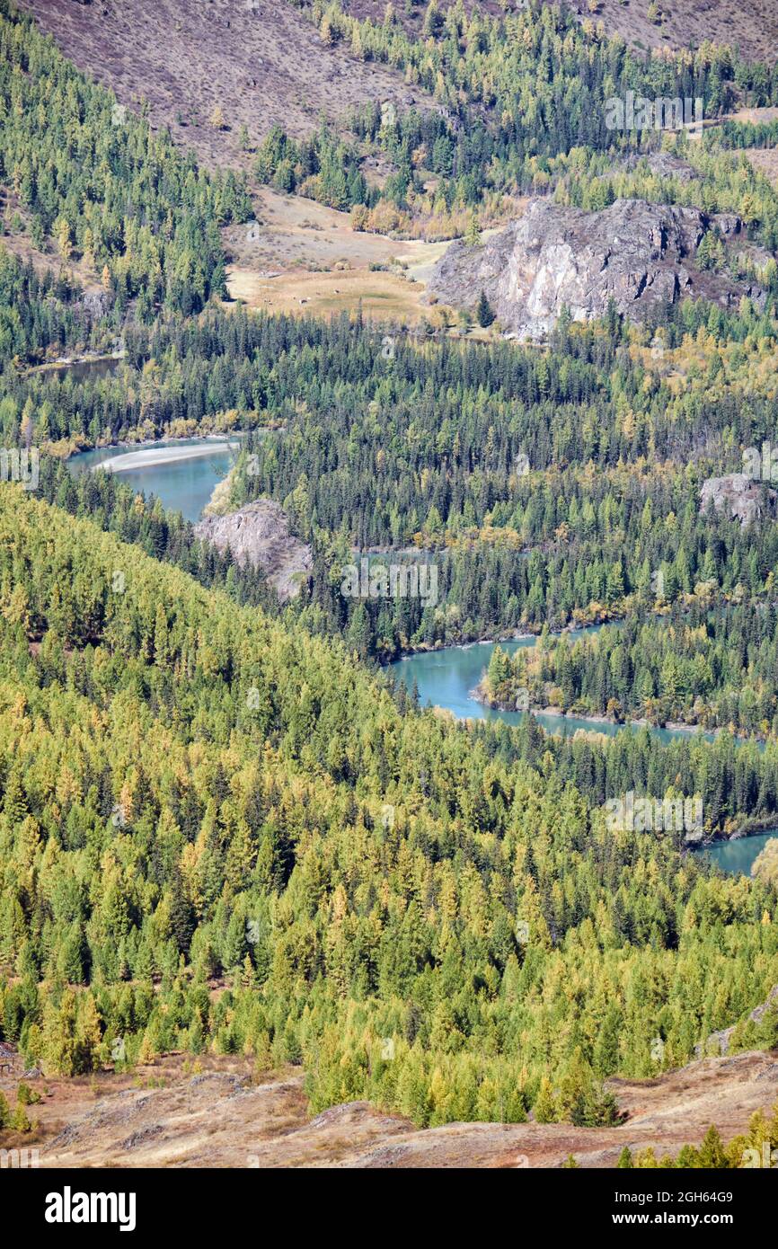 Autumn highland landscape. Altai river Chuya surrounded by mountains ...