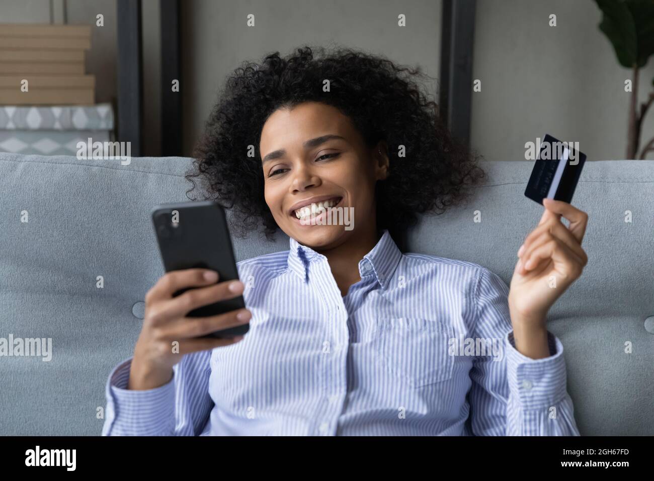 Black african shopping card hi-res stock photography and images - Alamy