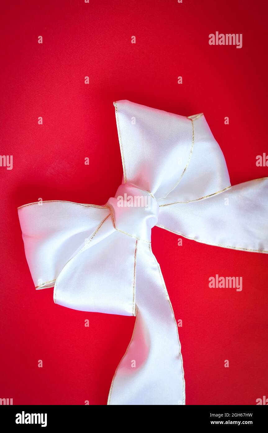 White bow and ribbon on red background Stock Photo - Alamy