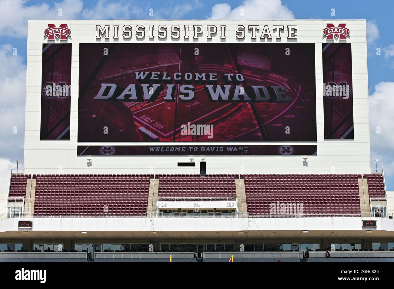 Jumbotron football hi-res stock photography and images - Alamy
