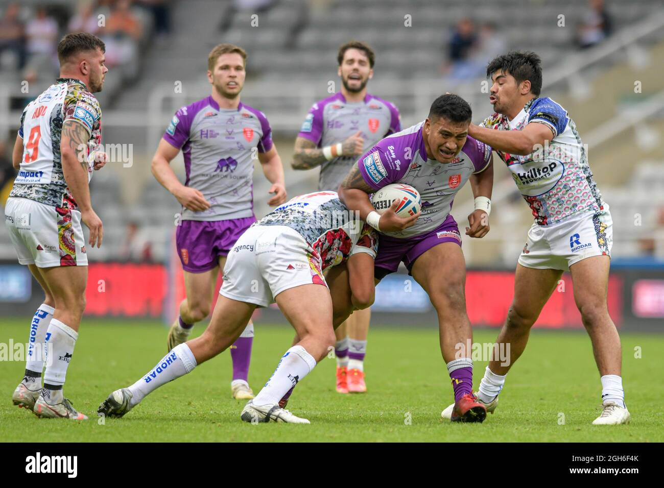Albert Vete (8) of Hull KR drives the ball forward Stock Photo - Alamy