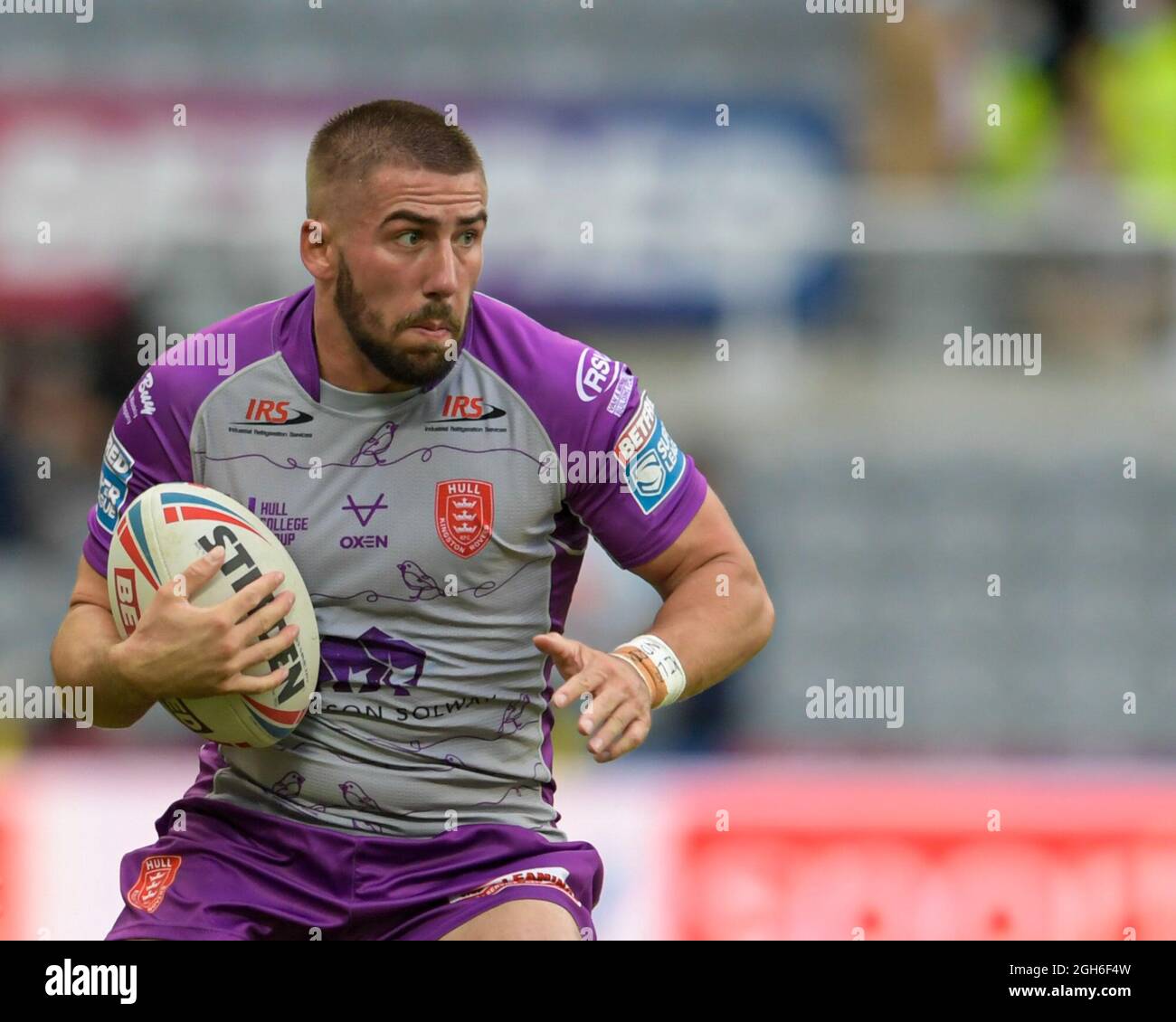 Greg Minikin (3) of Hull KR with the ball Stock Photo - Alamy