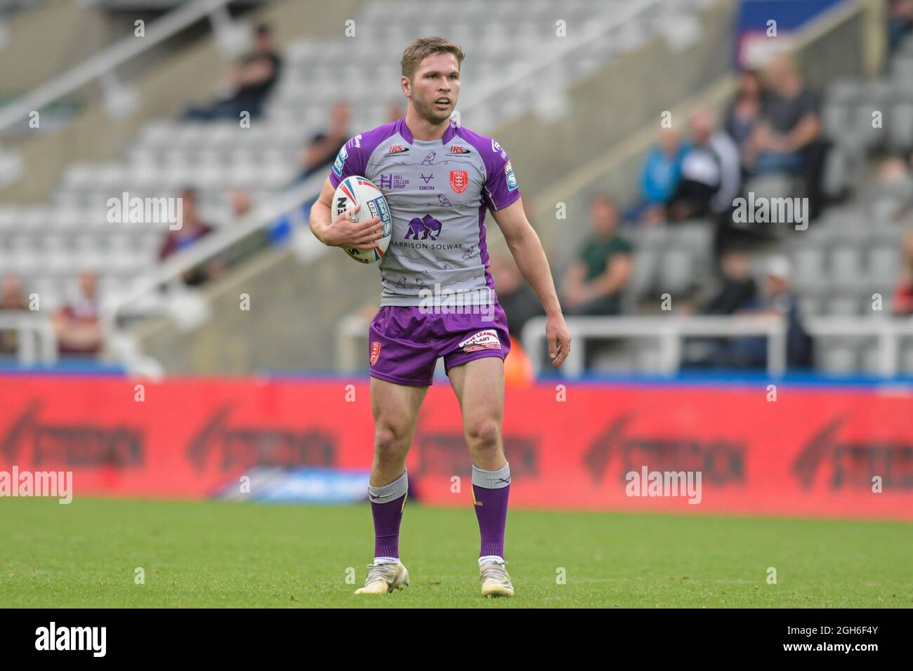 Matt Parcell (9) of Hull KR with the ball Stock Photo - Alamy
