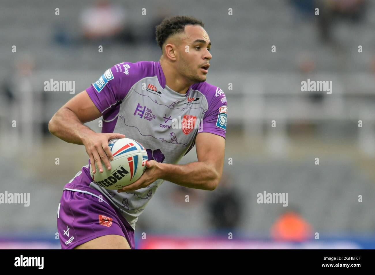 Luis Johnson (27) of Hull KR runs forward with the ball Stock Photo - Alamy