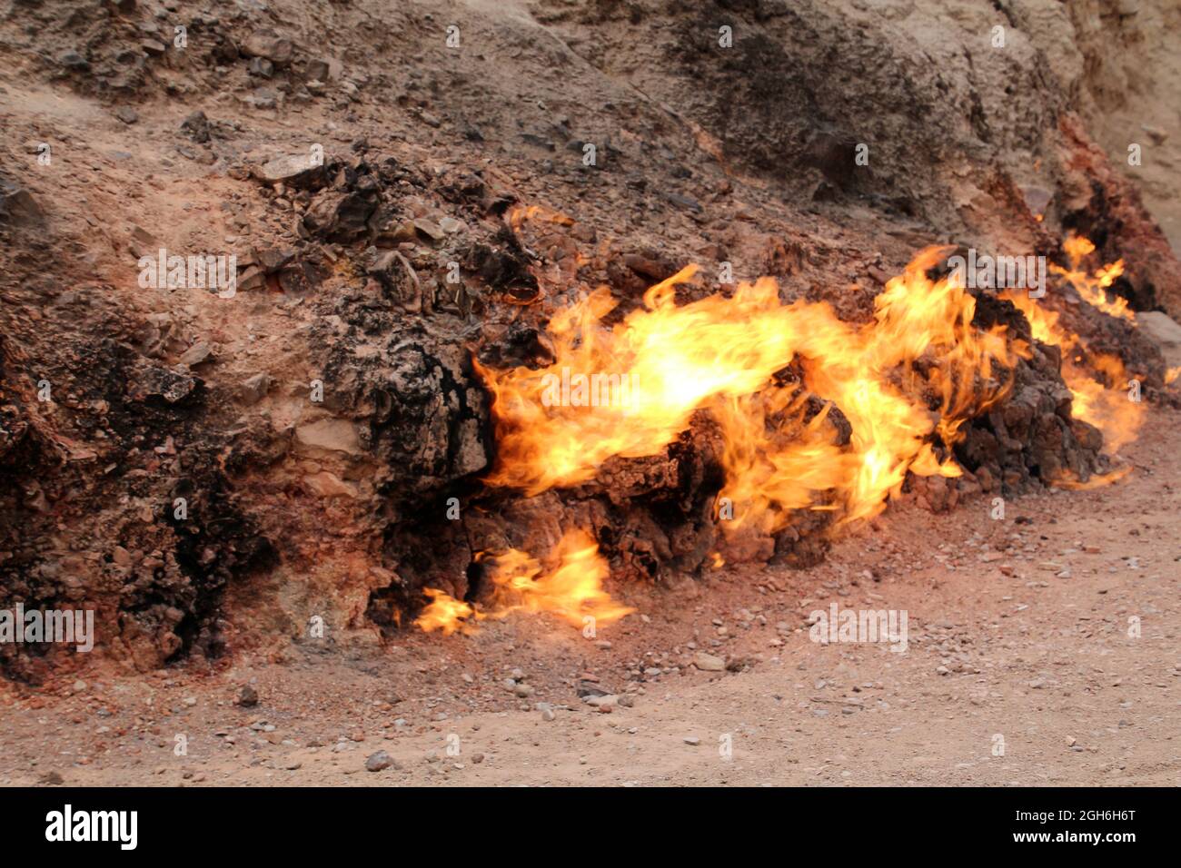 Yanar Dag Burning Mountain, Azerbaijan Stock Photo - Alamy