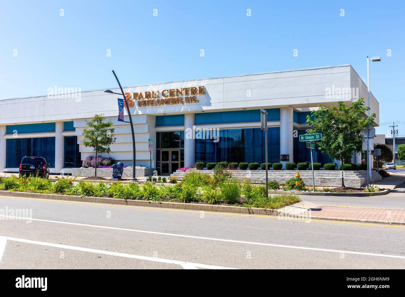 OLEAN, NY, USA-14 AUGUST 2021: Building and sign for Park Centre ...