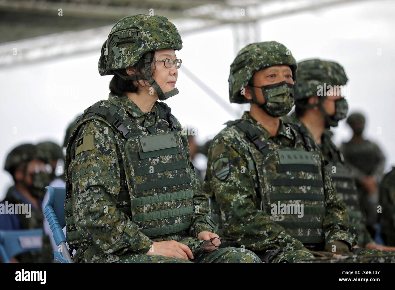 Chinese female soldier hi-res stock photography and images - Alamy