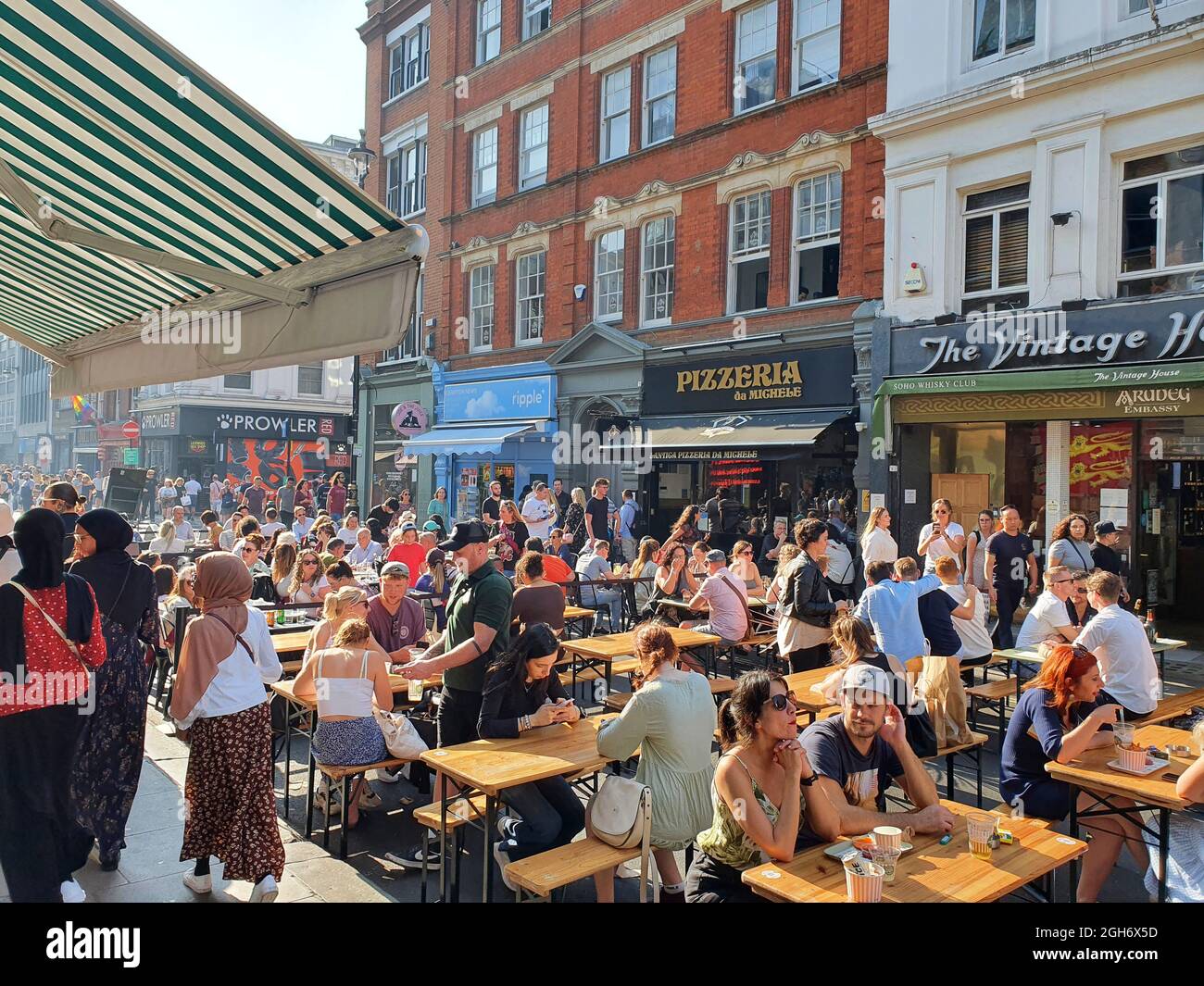 Soho road hi-res stock photography and images - Alamy