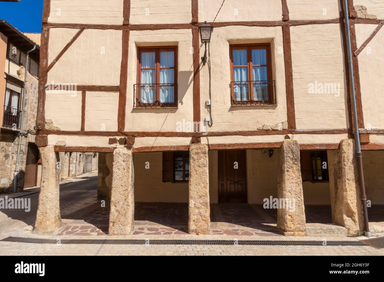 Medieval facades hi-res stock photography and images - Alamy