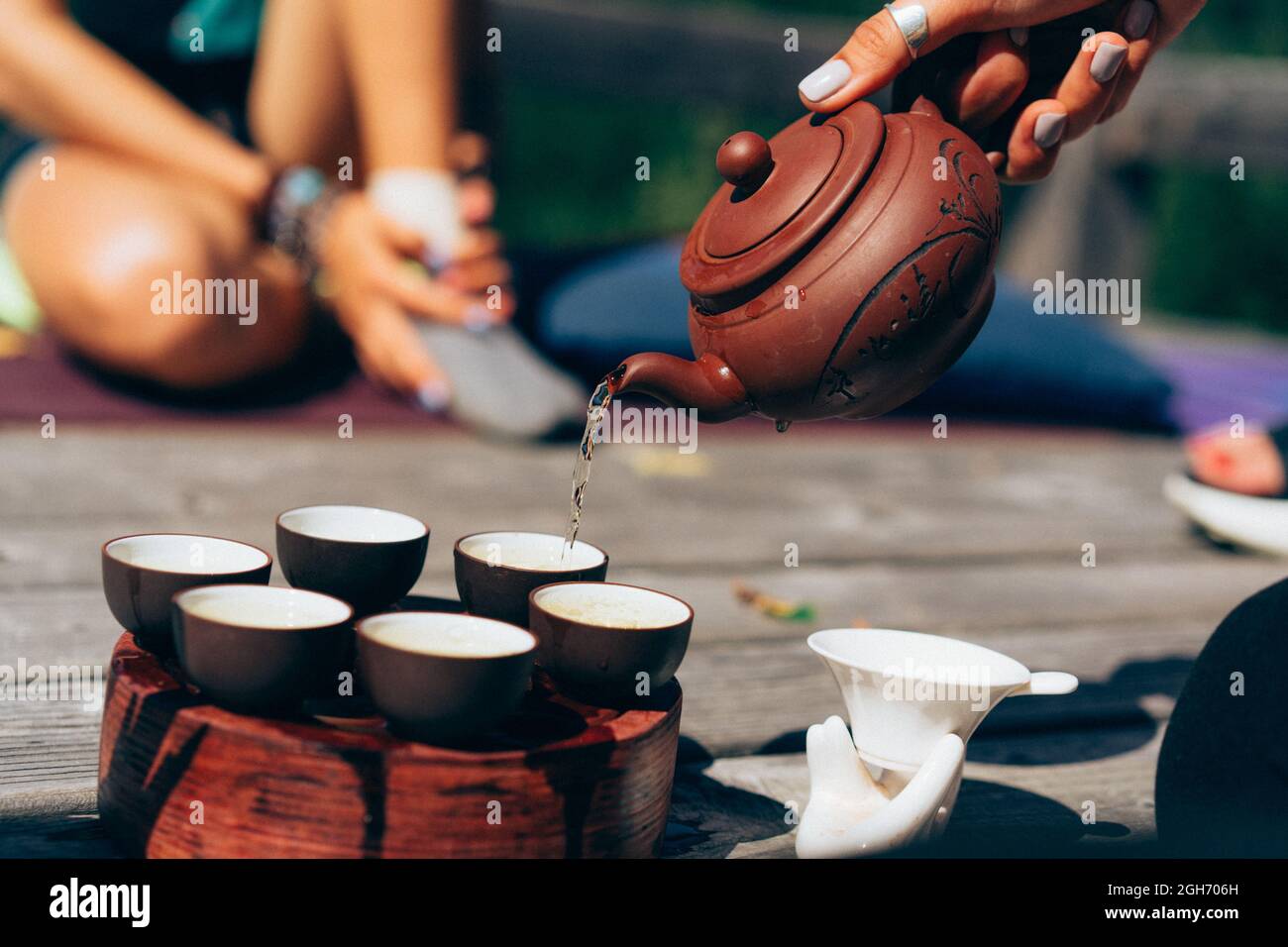 Tea ceremony, Woman pouring traditionally prepared tea Stock Photo - Alamy