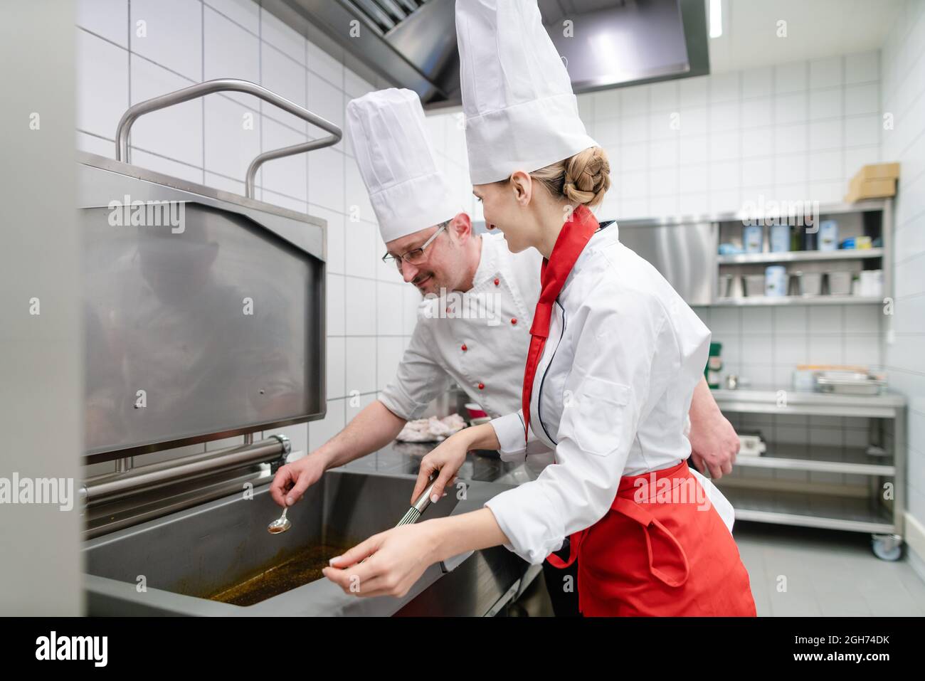 Commercial kitchen hi-res stock photography and images - Alamy