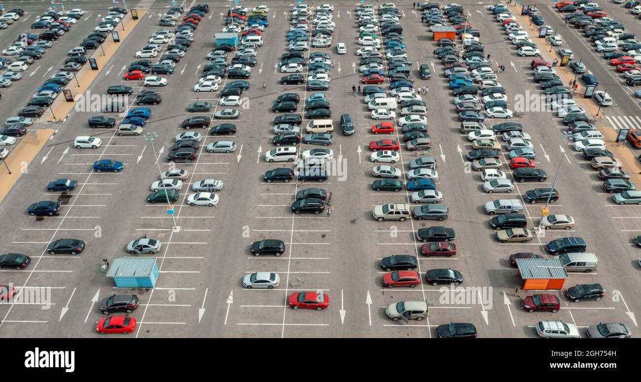 Shopping mall parking lot hi-res stock photography and images - Alamy