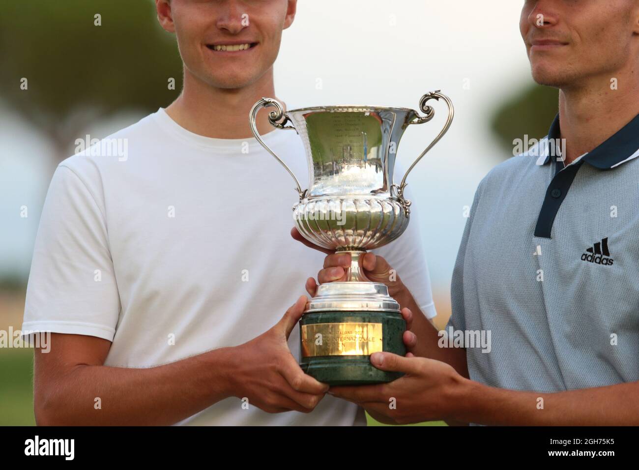 Golf players championship trophy hi-res stock photography and images ...