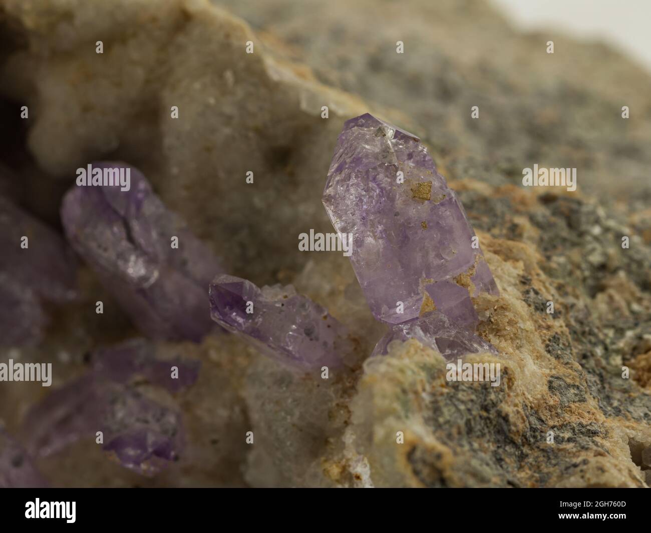 Quartz sio2 crystal structure hi-res stock photography and images - Alamy