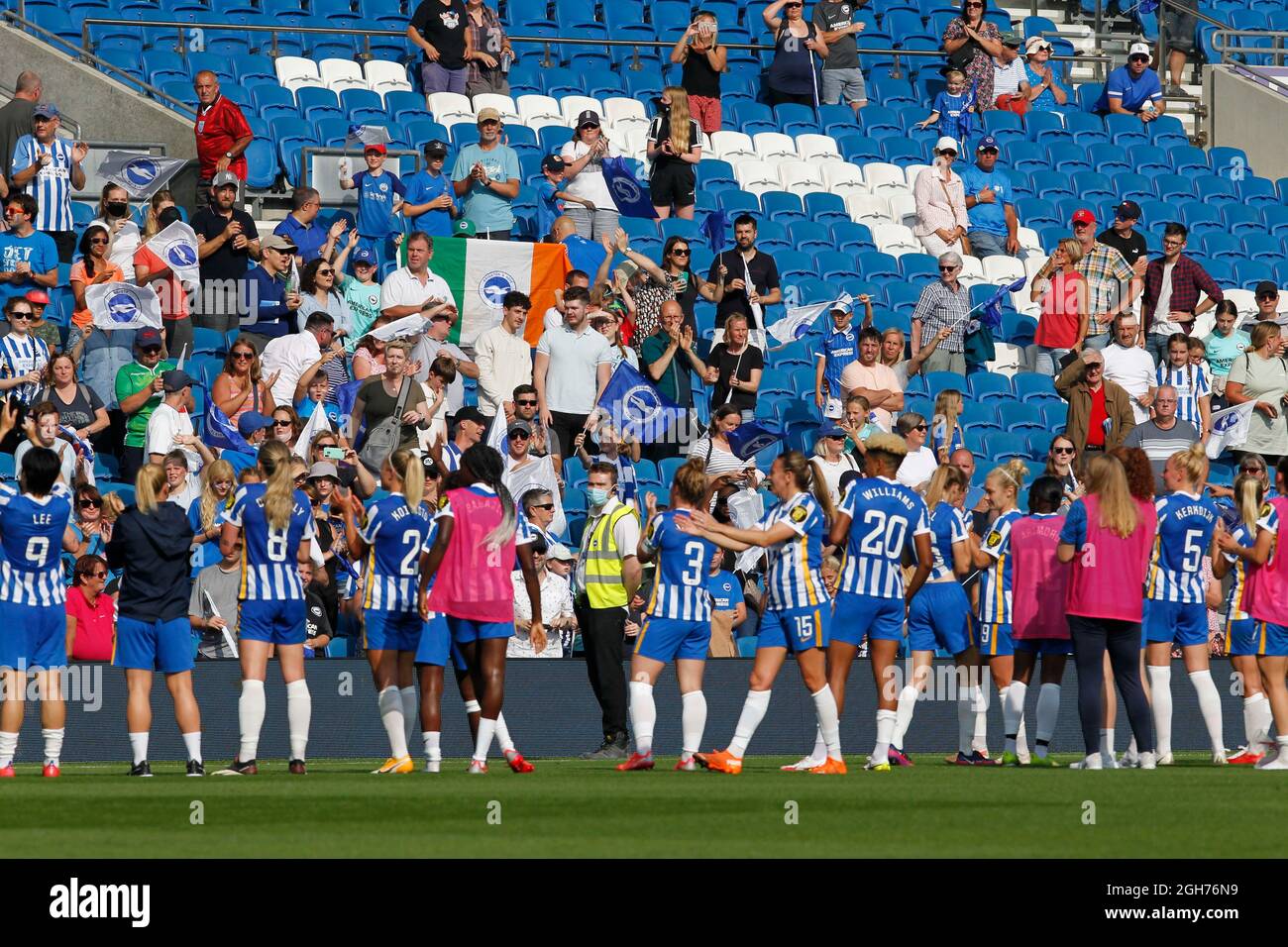 Fa women's super league fans hi-res stock photography and images - Alamy
