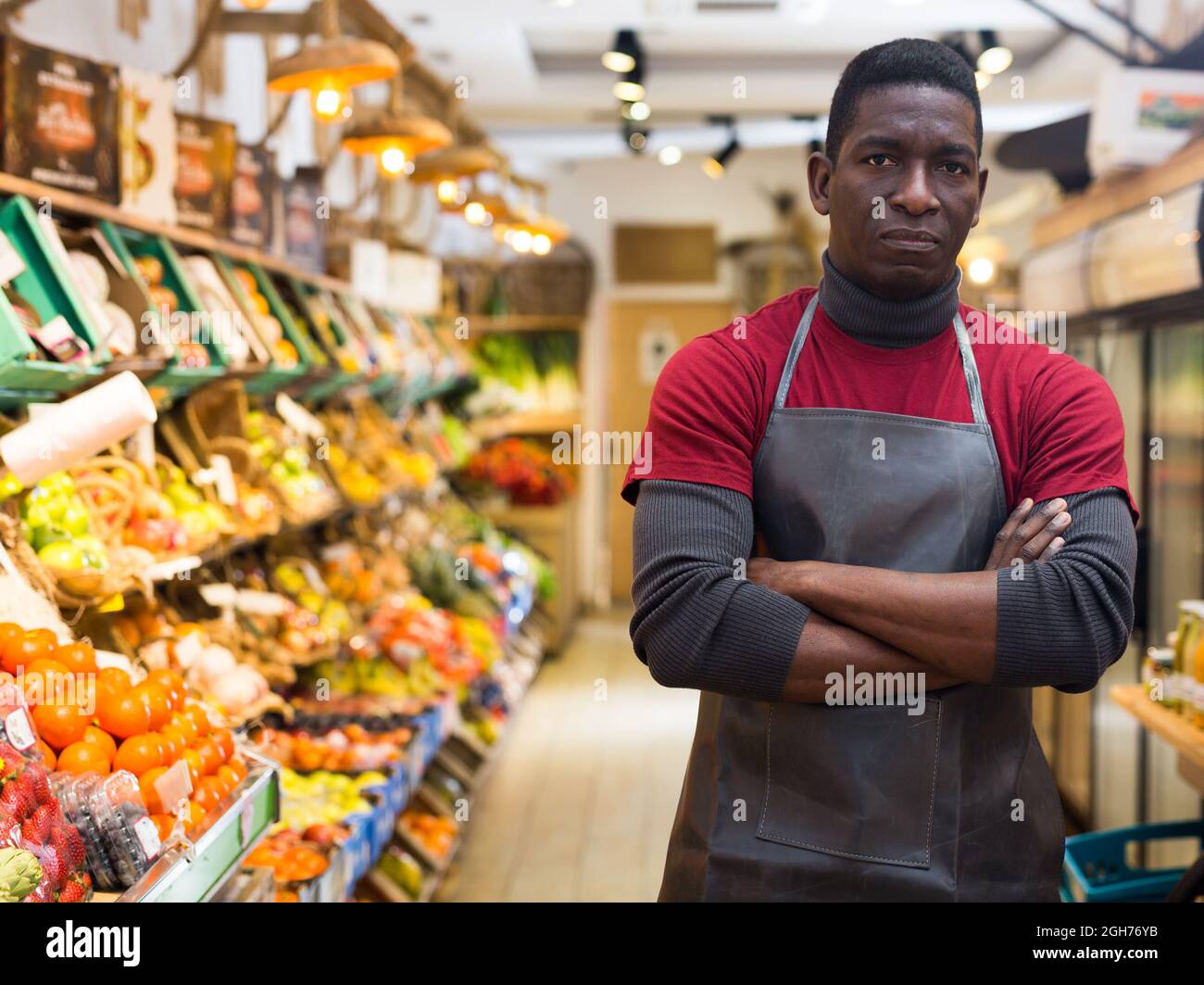 Confident salesman of fruit and vegetable store Stock Photo - Alamy