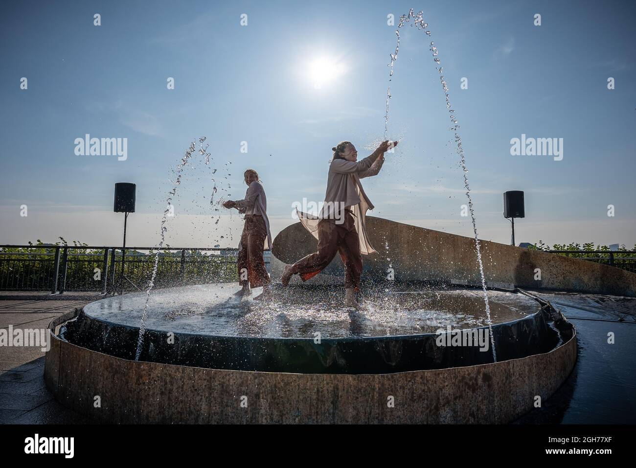 London, UK. 5th September 2021. 'Mayfly' by Kapow dance theatre ...