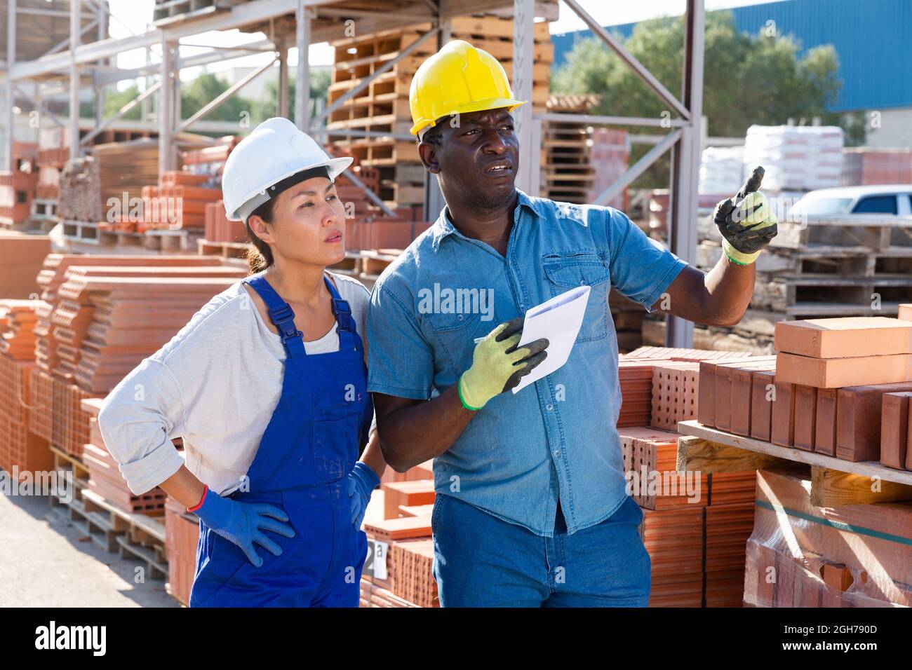 Male manager giving instructions to a female worker Stock Photo - Alamy