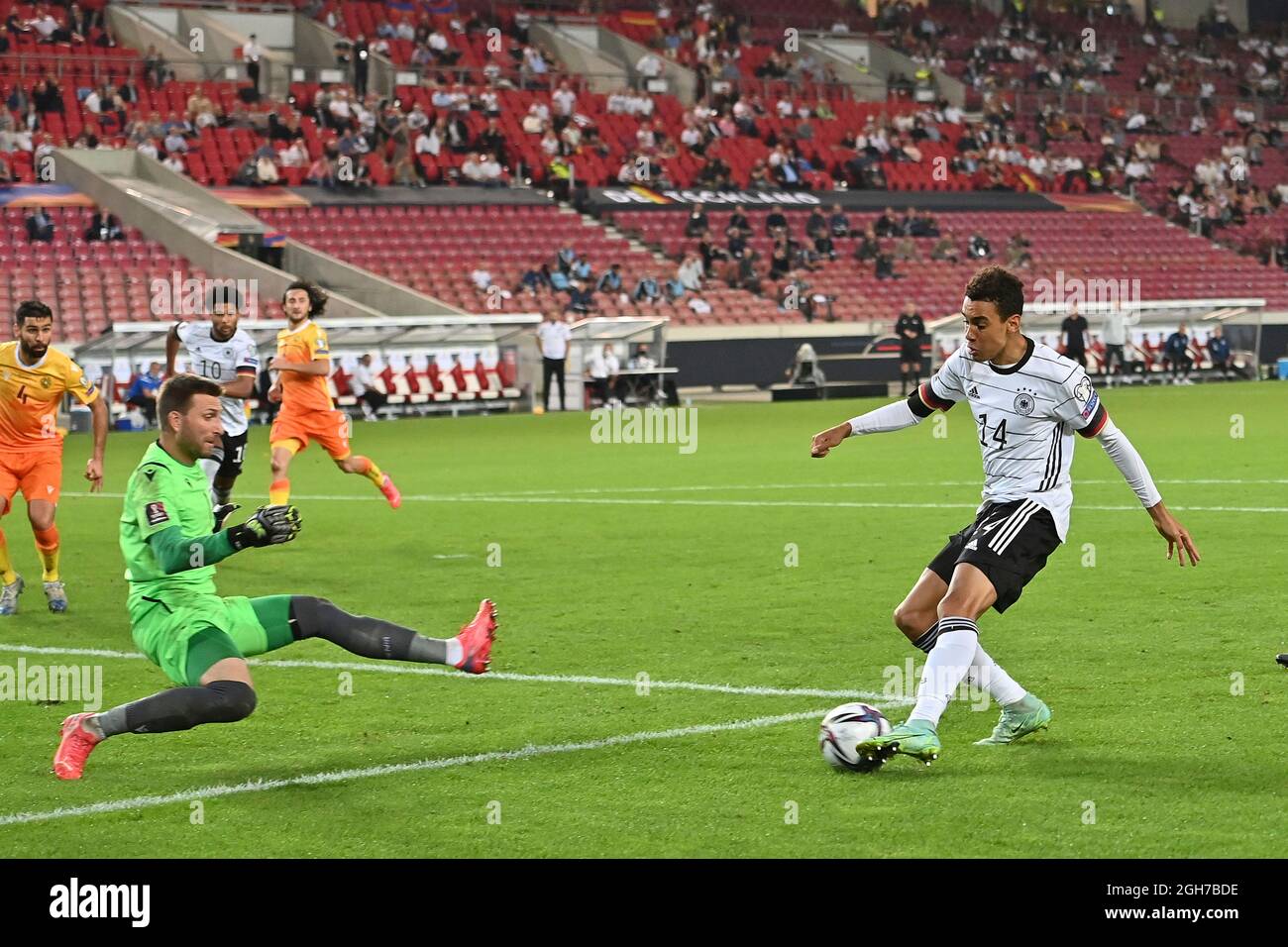 Stuttgart, Deutschland. 05th Sep, 2021. goalchance Jamal MUSIALA (GER ...