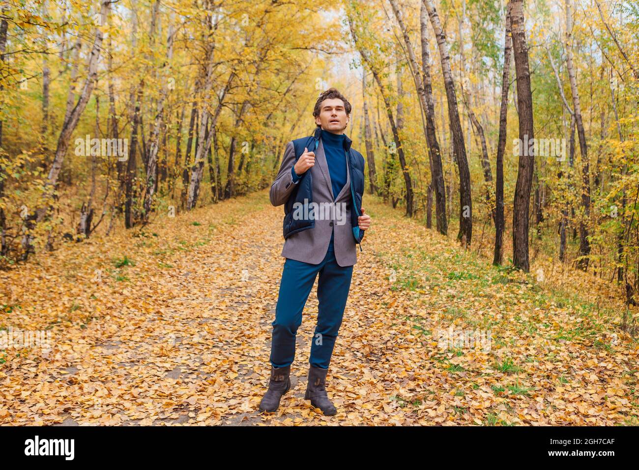 Tall handsome man dressed hi-res stock photography and images - Alamy