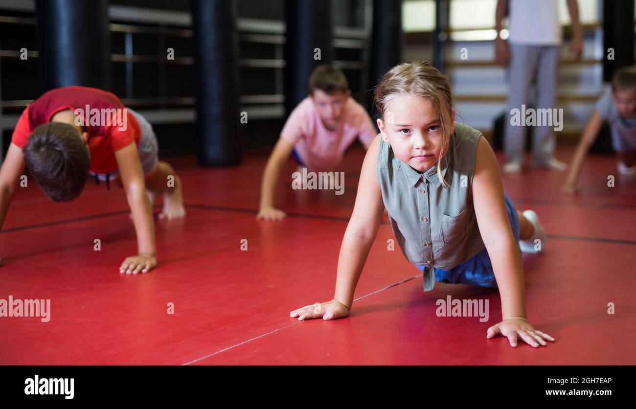 Kids doing push-ups in gym Stock Photo - Alamy