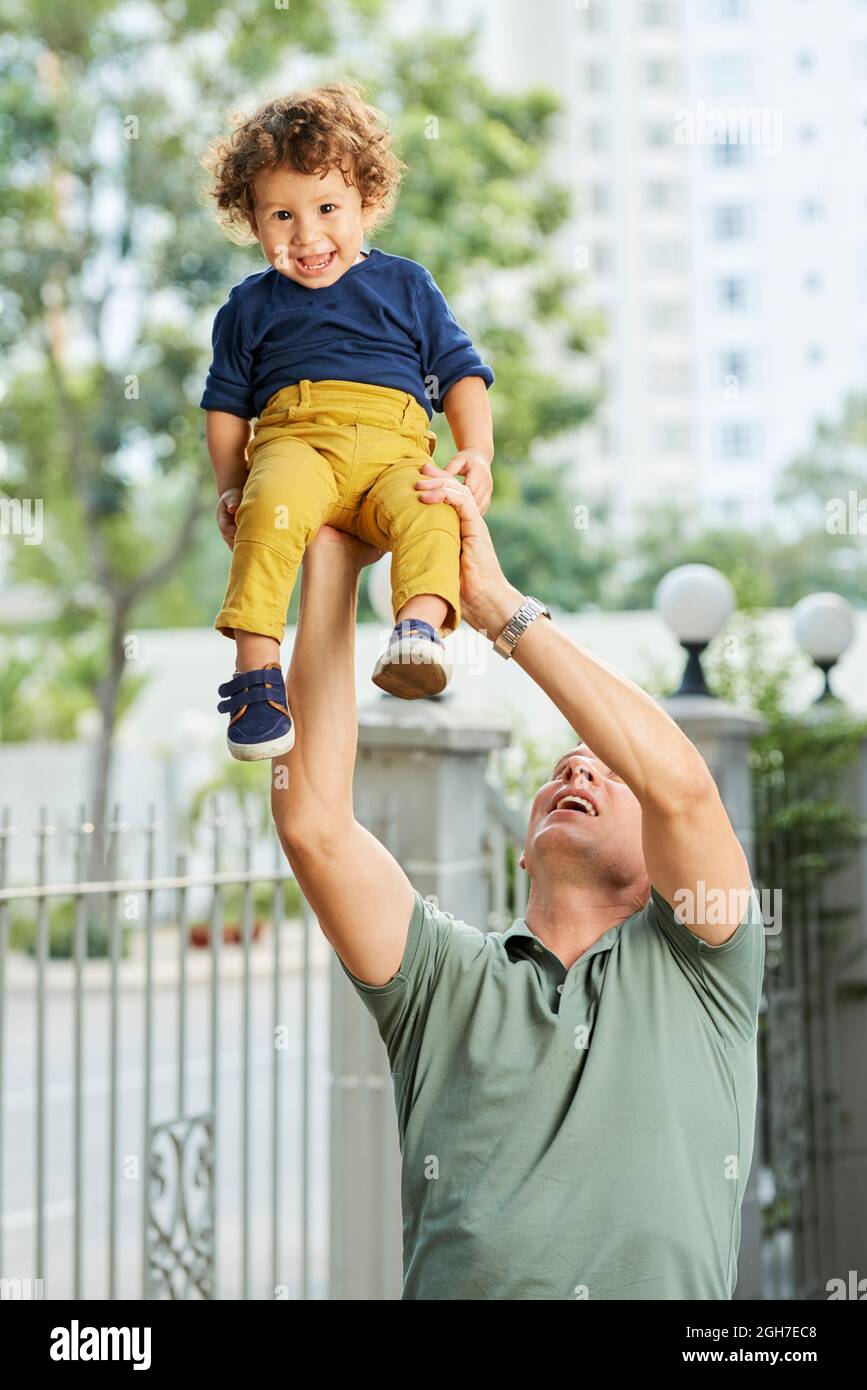 Baby boy lifting head hi-res stock photography and images - Alamy