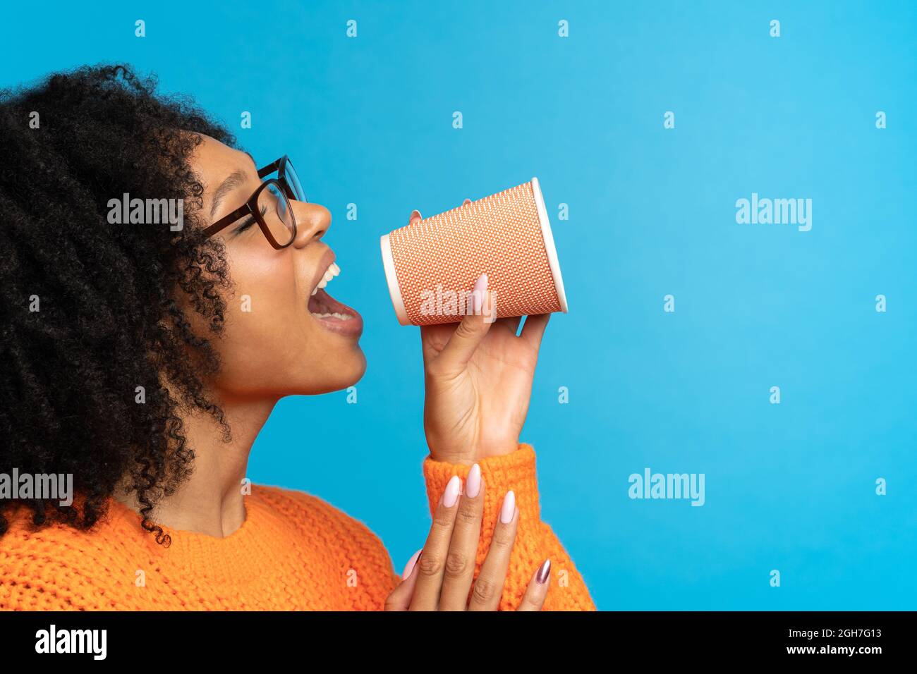 African megaphone advertising hi-res stock photography and images - Alamy