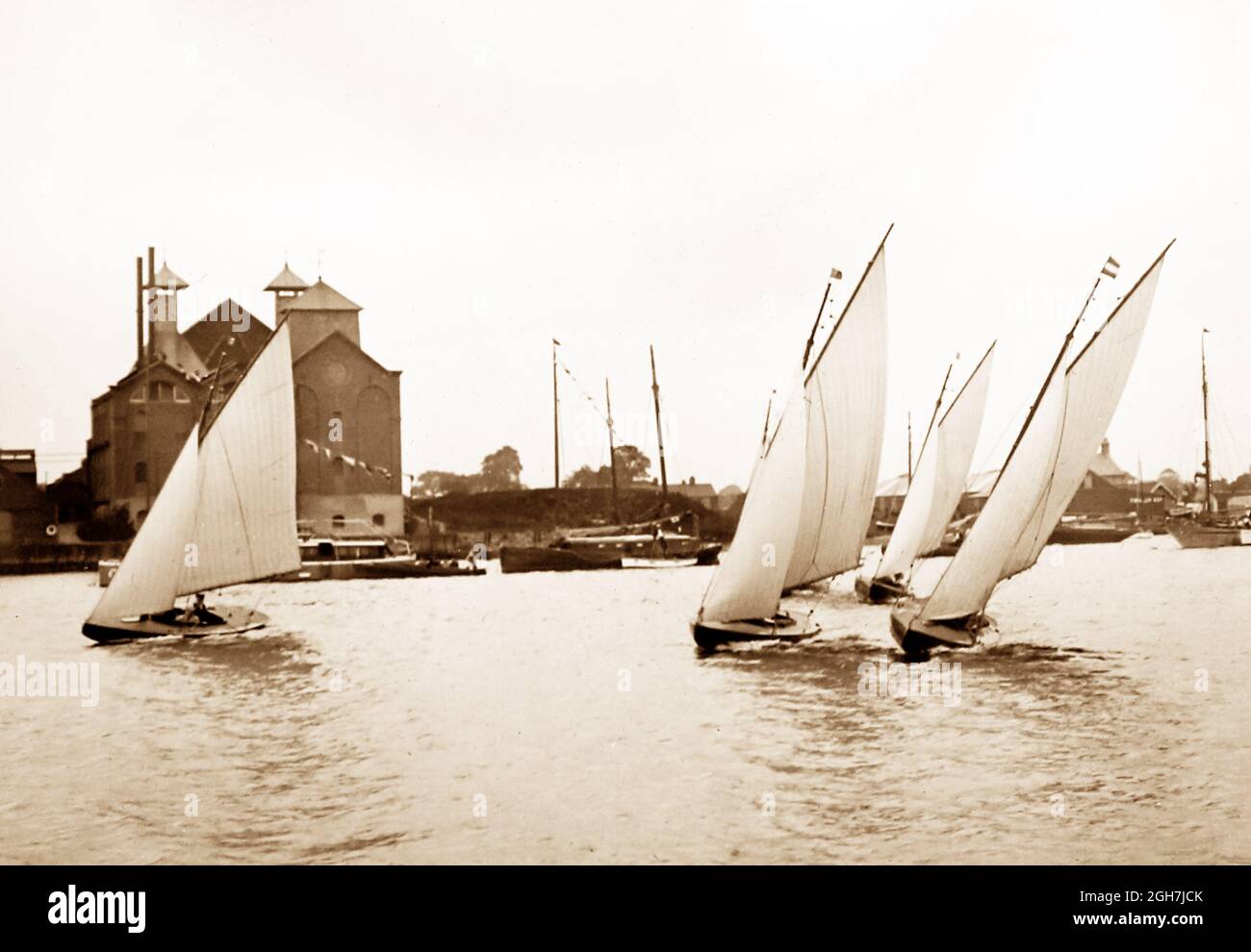 Vintage yacht racing hi-res stock photography and images - Alamy
