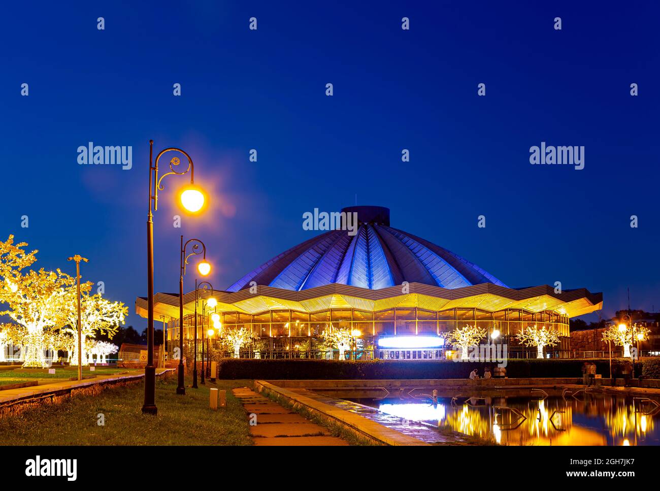 Moscow state circus building hi-res stock photography and images - Alamy