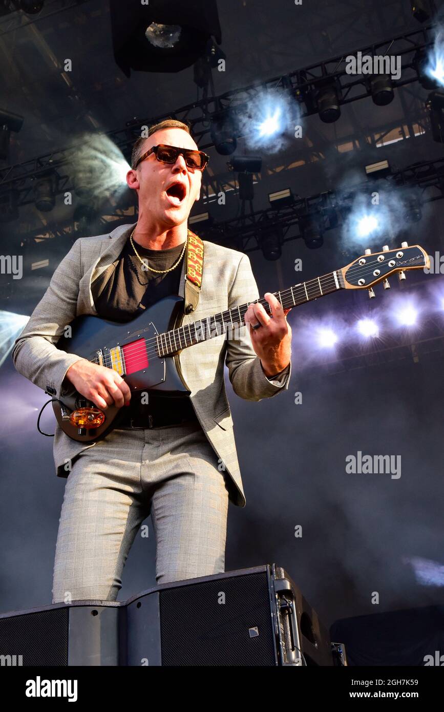 Cage the elephant hi-res stock photography and images - Alamy