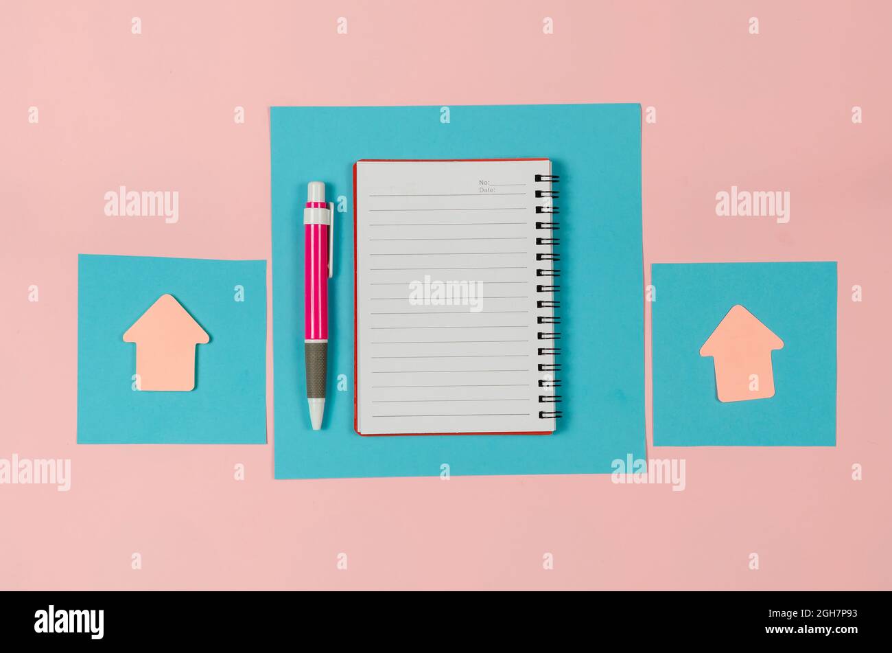 Sheets of a paper, open notebook, arrow bookmarks, pen on pink b Stock ...