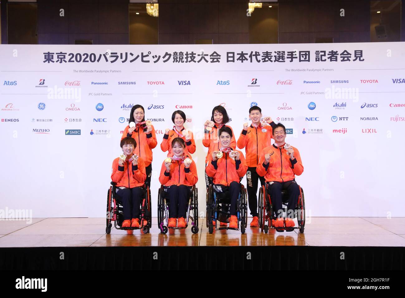 (B L - R) Ayako Suzuki, Noriko Ito, Akiko Sugino, Daisuke Fujihara, (F ...