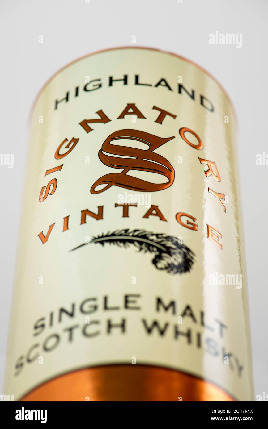 Whisky label signatory hi-res stock photography and images - Alamy
