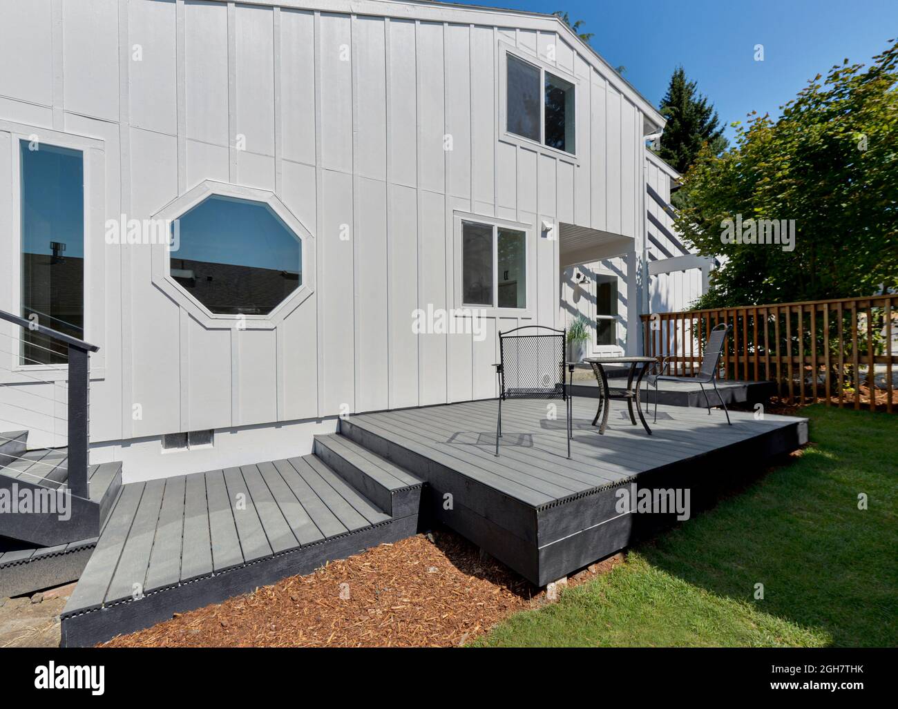 Modern residential exterior Stock Photo - Alamy
