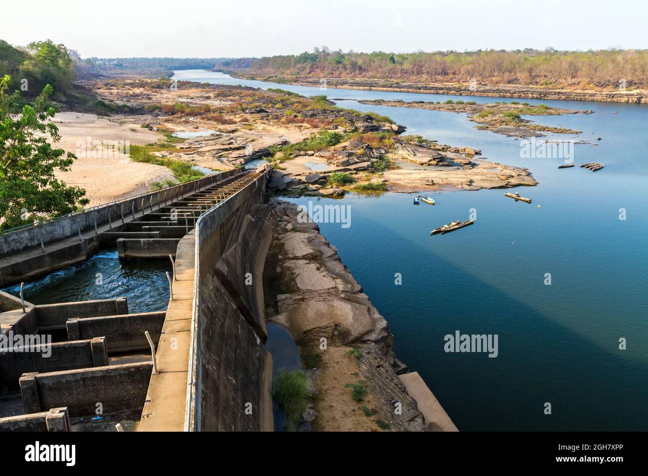 Dam building mekong river hi-res stock photography and images - Alamy