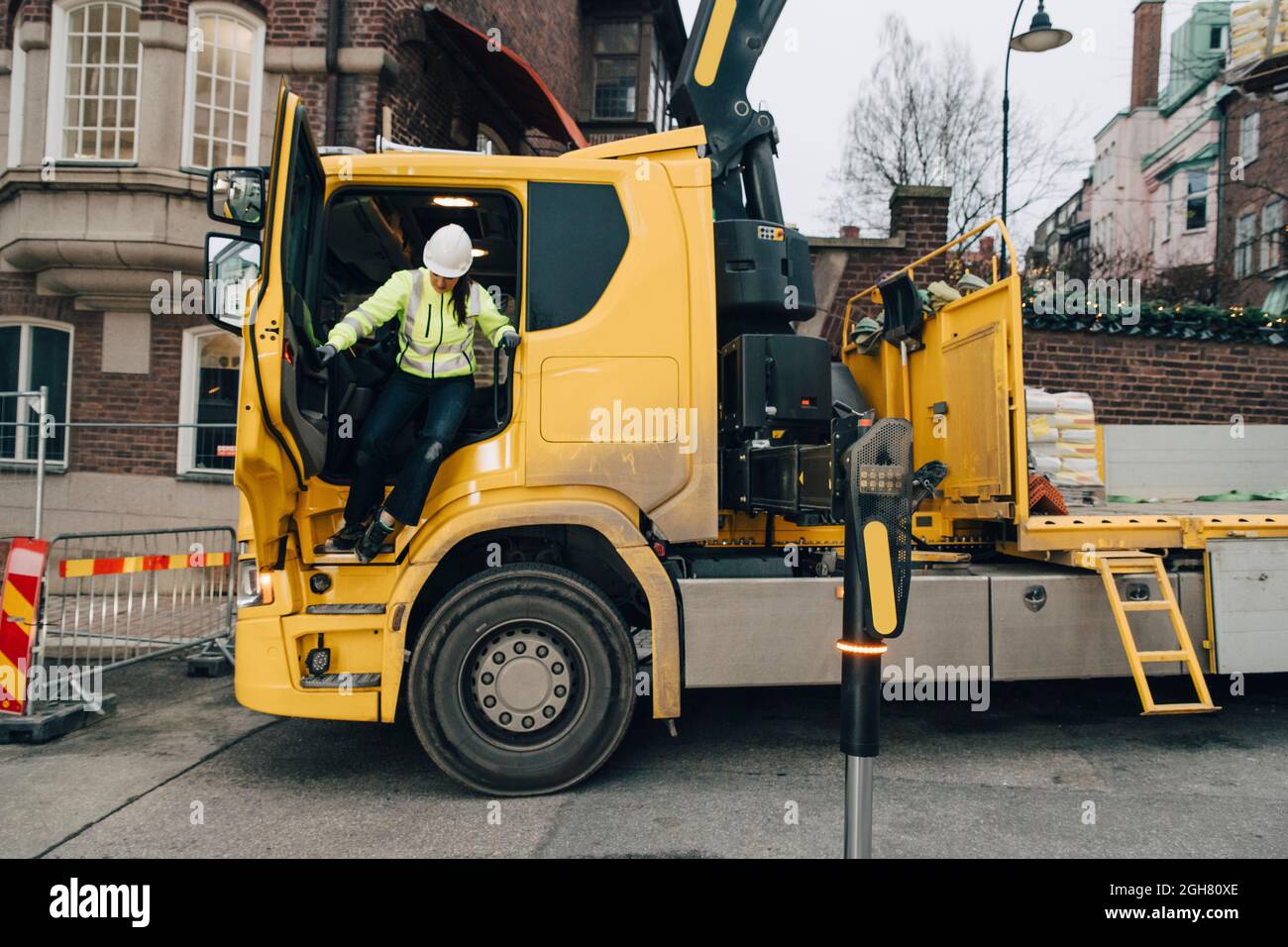 Constructing vehicles hi-res stock photography and images - Alamy