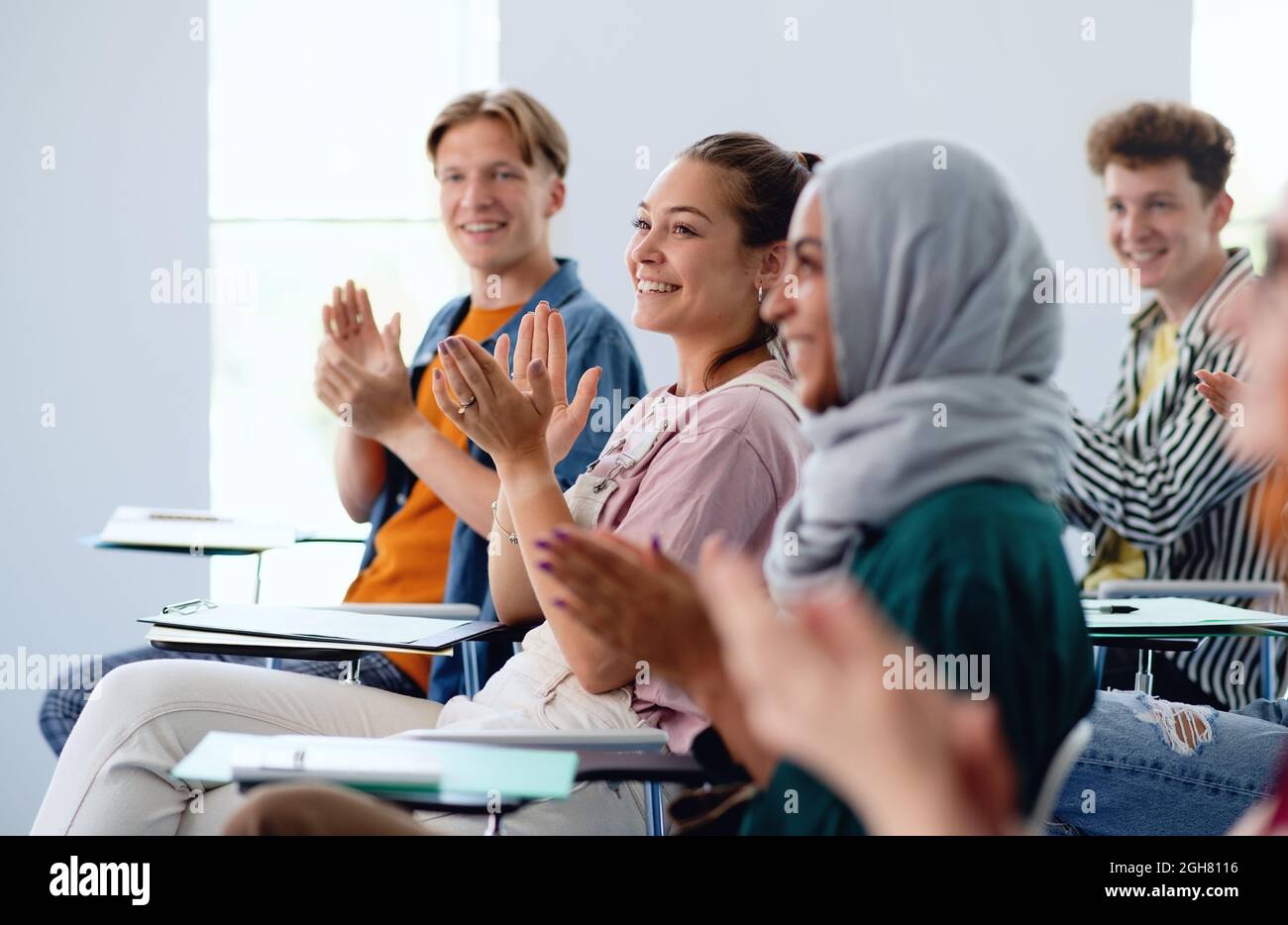 Students clapping in classroom hi-res stock photography and images - Alamy