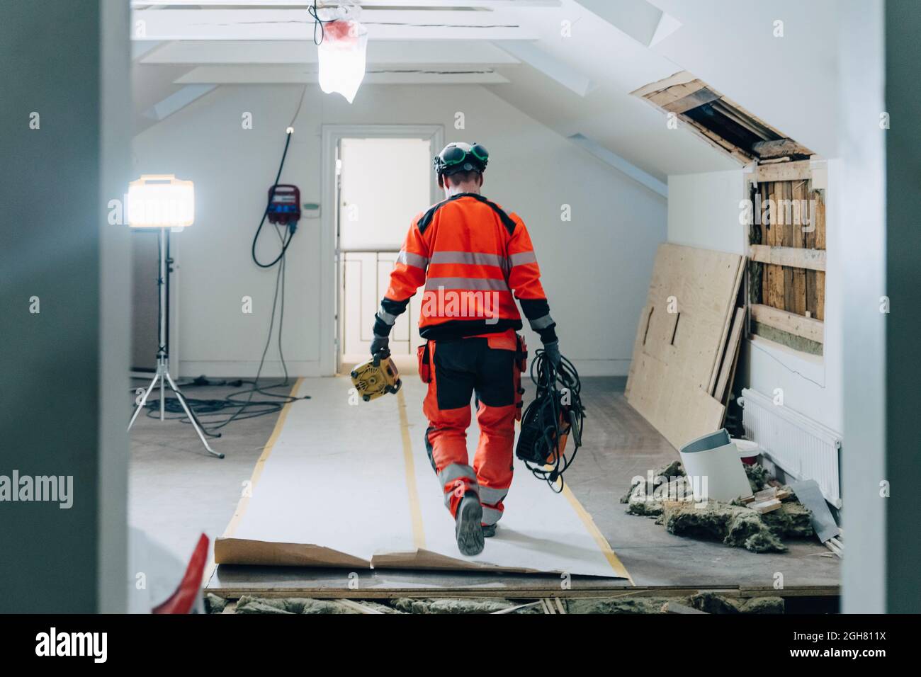 Worker concentrating hi-res stock photography and images - Alamy
