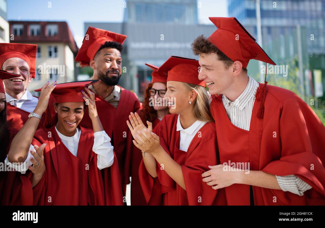 Graduation friends group hi-res stock photography and images - Alamy