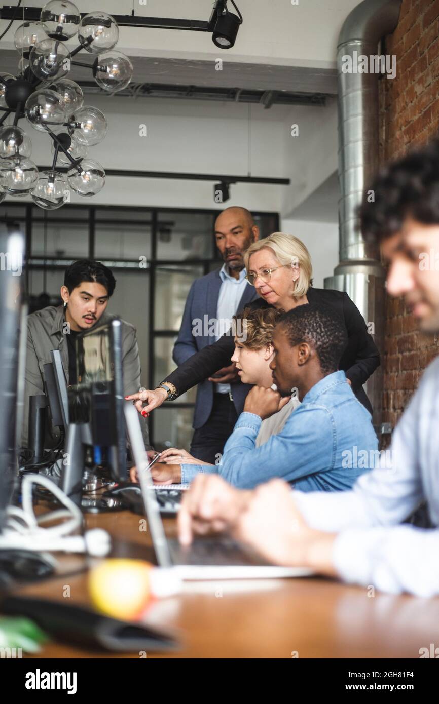 Female investor hi-res stock photography and images - Alamy