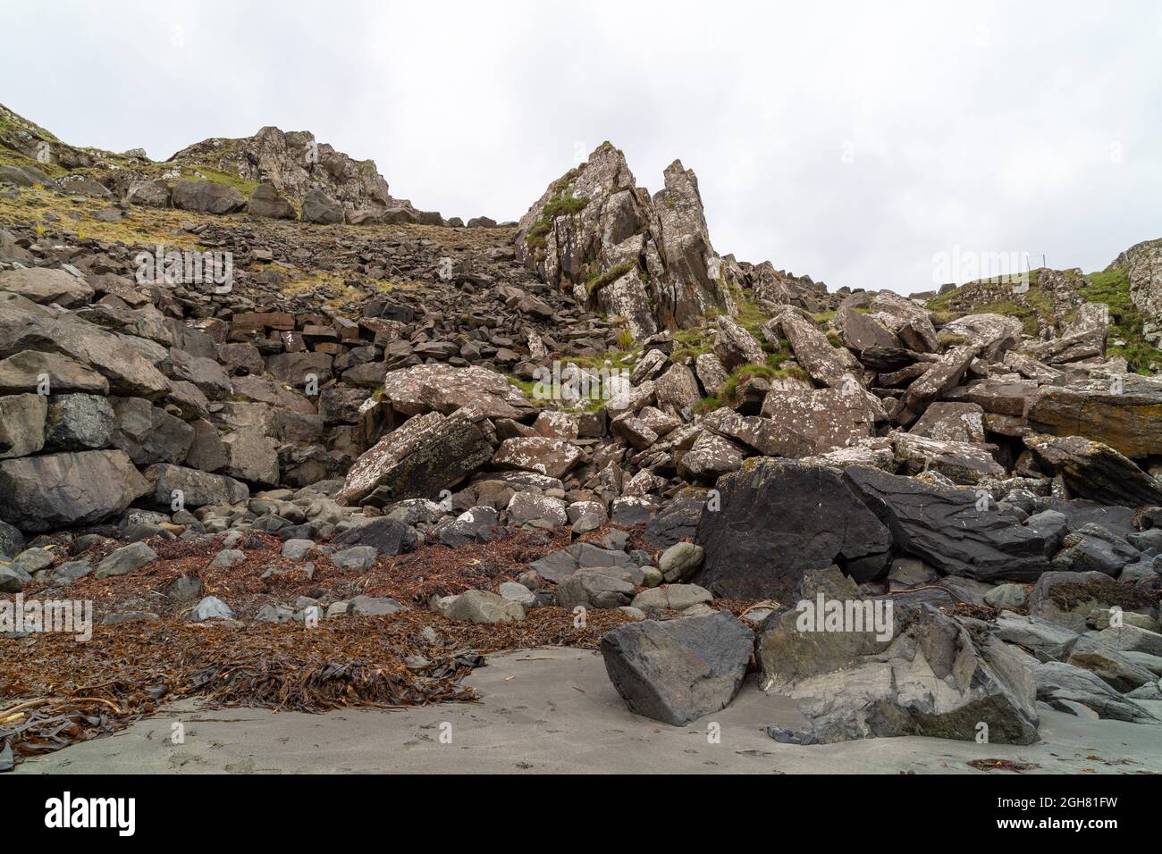 An Corran beach in Staffin Bay on the Isle of Skye Stock Photo - Alamy